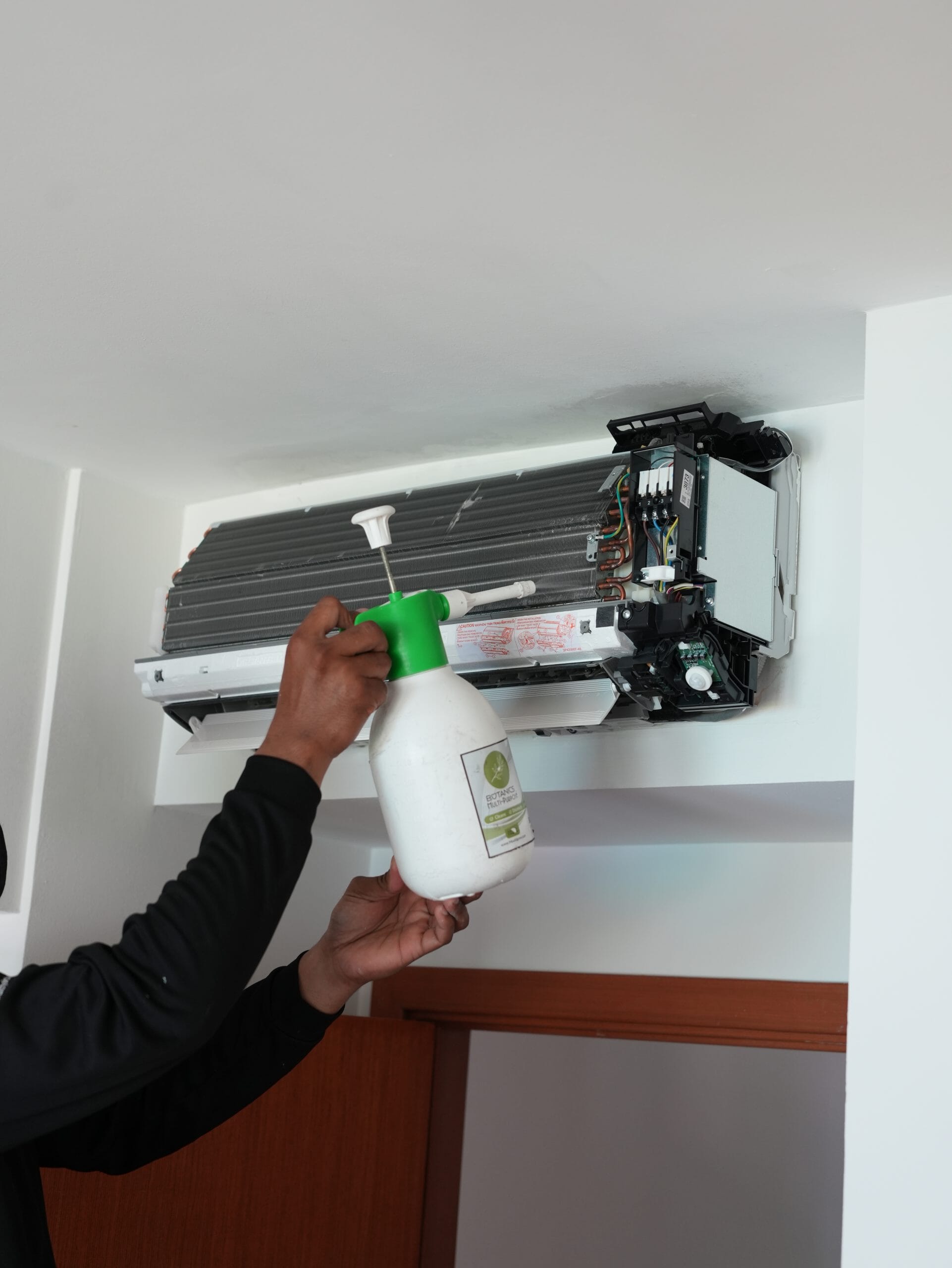 Inside Your AC: Hidden Air Conditioning Mould Singapore